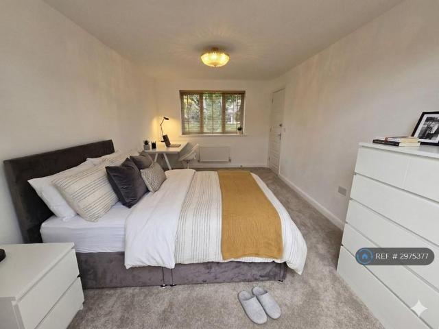 1 bedroom in a house share to rent