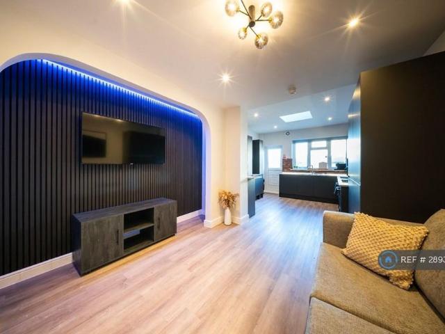 1 bedroom in a house share to rent