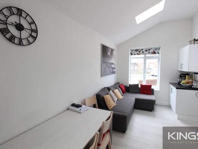 1 bedroom in a house share to rent