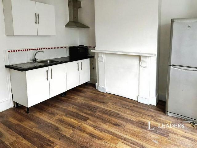 1 bedroom in a house share to rent