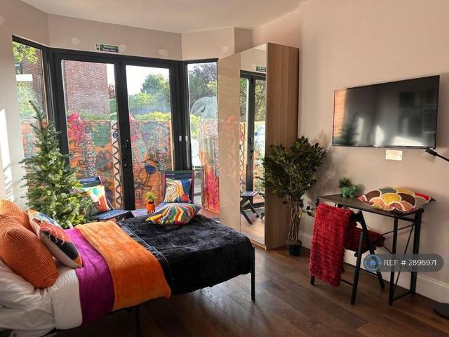 1 bedroom in a house share to rent