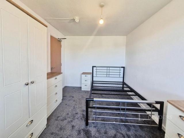1 bedroom in a house share to rent