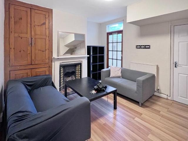 1 bedroom in a house share to rent