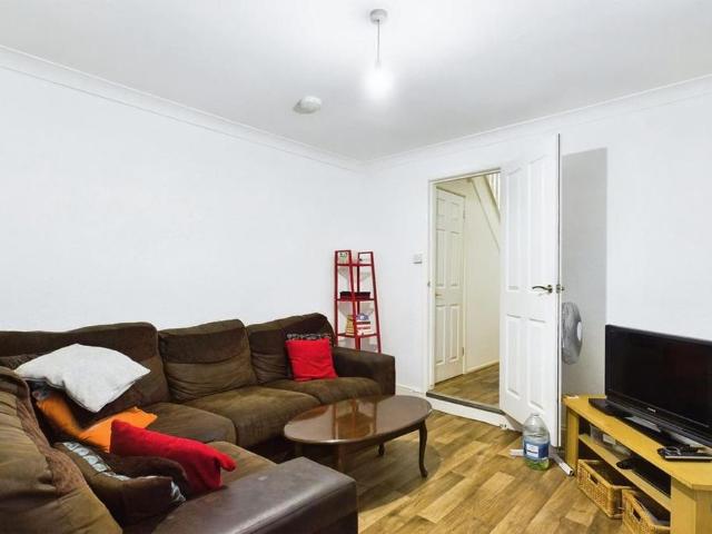 1 bedroom in a house share to rent