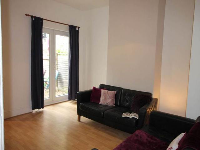 1 bedroom in a house share to rent