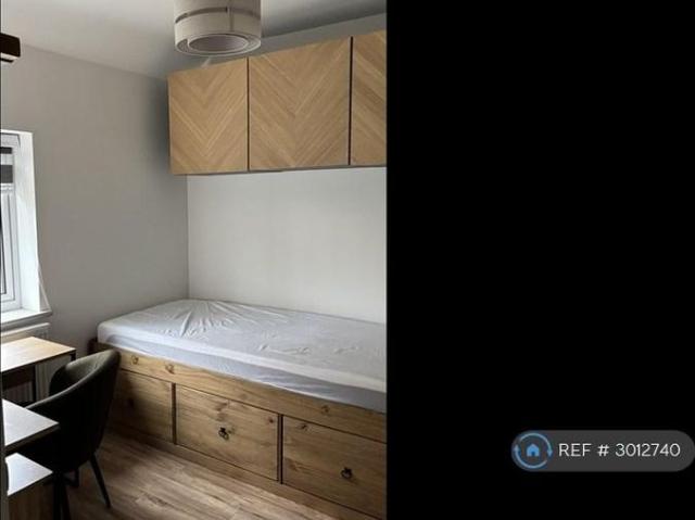 1 bedroom in a house share to rent