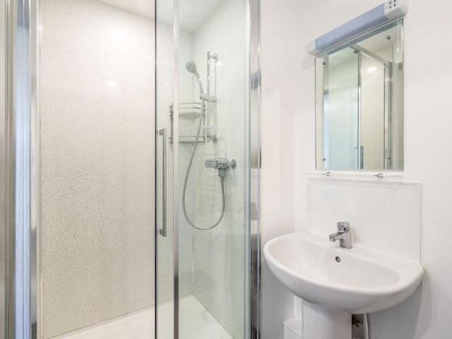 1 bedroom in a house share to rent
