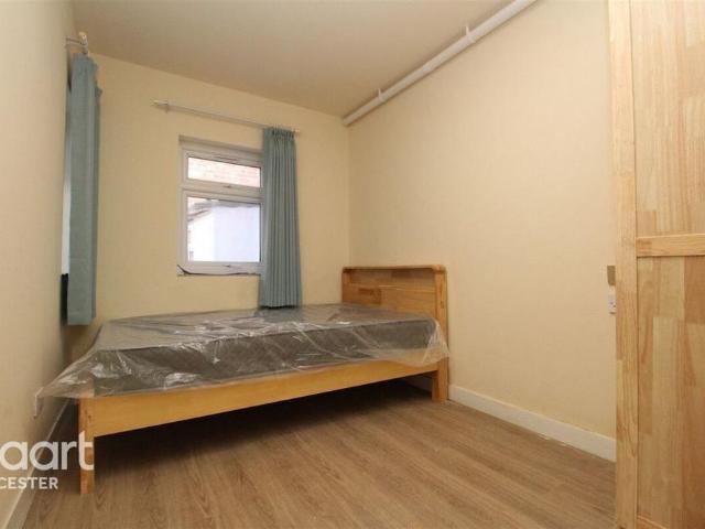 1 bedroom in a house share to rent