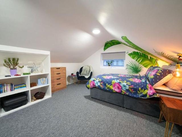 1 bedroom in a house share to rent
