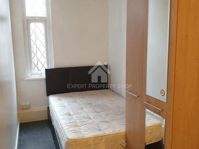 1 bedroom in a house share to rent