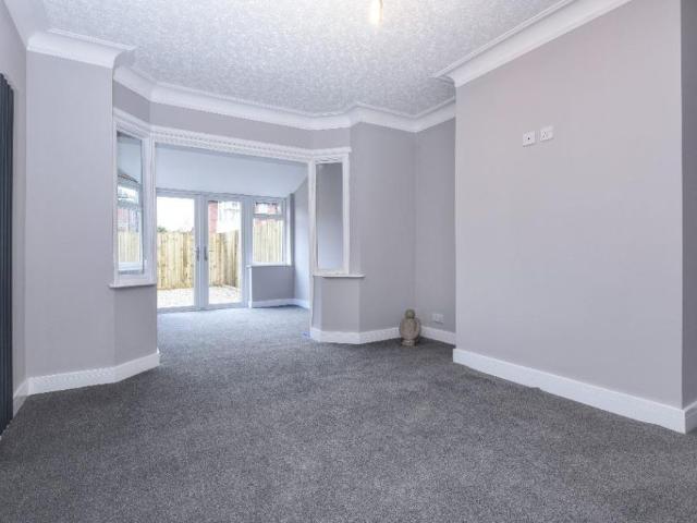 1 bedroom in a house share to rent