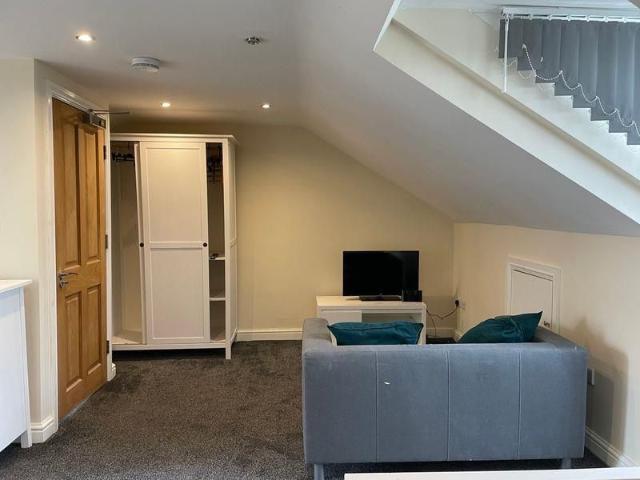 1 bedroom in a house share to rent