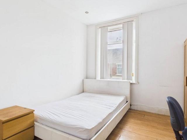 1 bedroom in a house share to rent