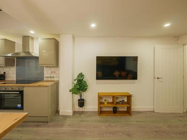 1 bedroom in a house share to rent