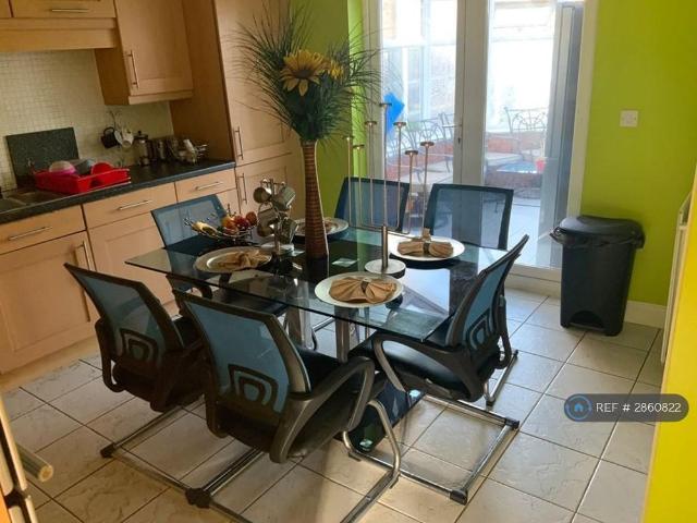 1 bedroom in a house share to rent