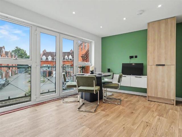 1 bedroom in a house share to rent