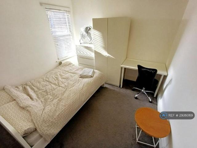 1 bedroom in a house share to rent