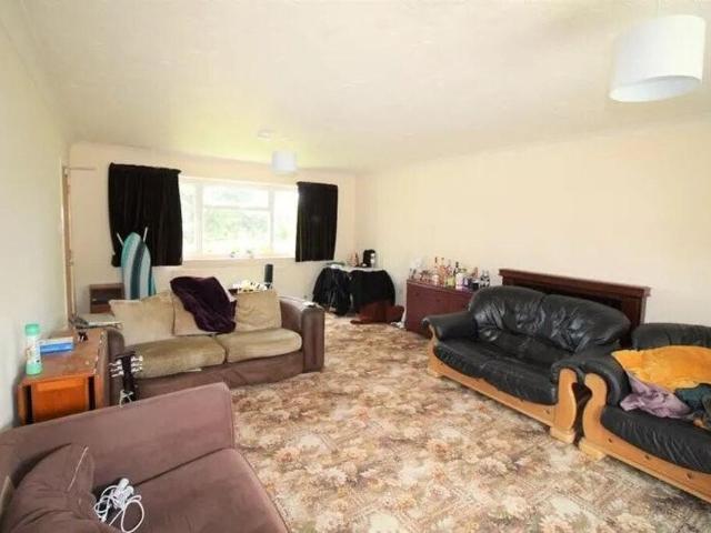 1 bedroom in a house share to rent