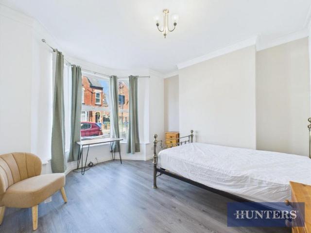 1 bedroom in a house share to rent