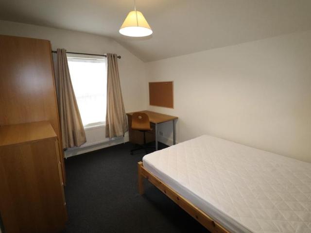 1 bedroom in a house share to rent