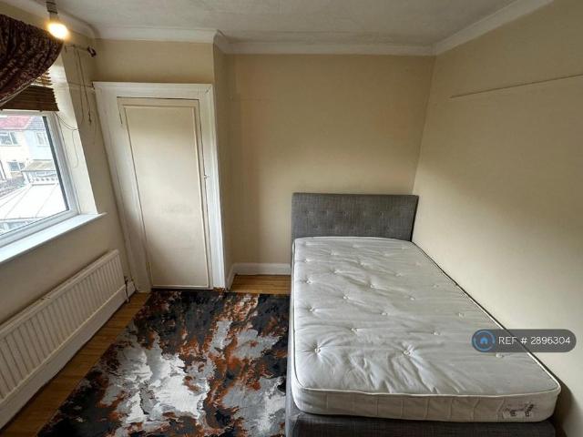 1 bedroom in a house share to rent