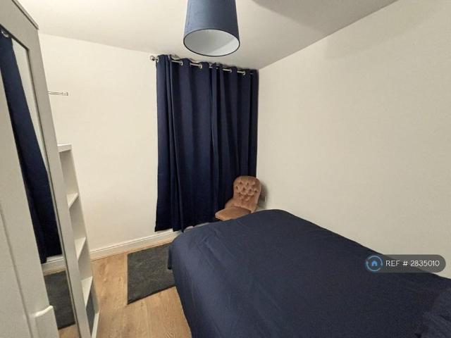 1 bedroom in a house share to rent
