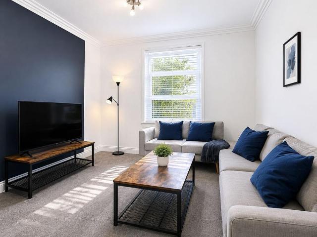 1 bedroom in a house share to rent