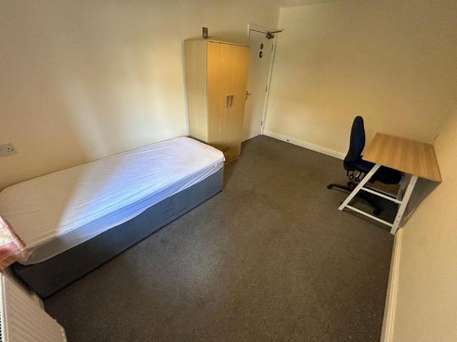 1 bedroom in a house share to rent