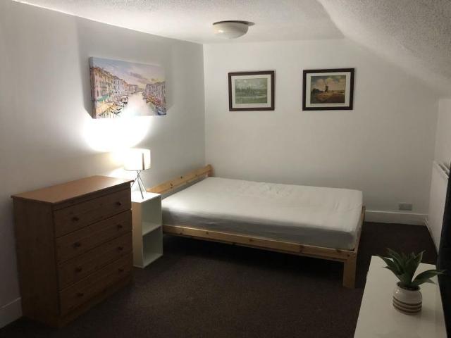 1 bedroom in a house share to rent
