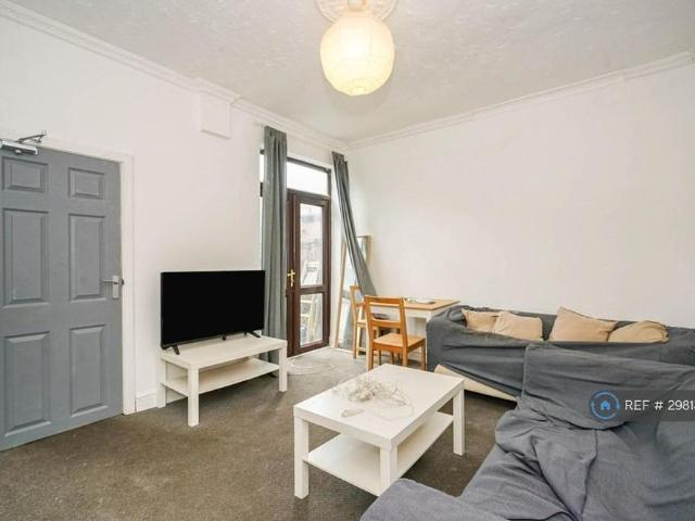 1 bedroom in a house share to rent