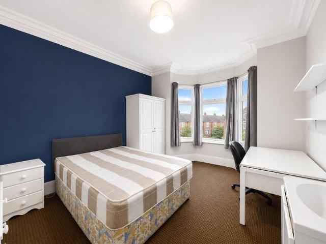 1 bedroom in a house share to rent