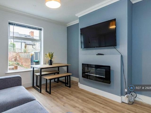 1 bedroom in a house share to rent