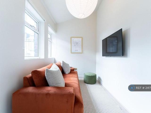 1 bedroom in a house share to rent