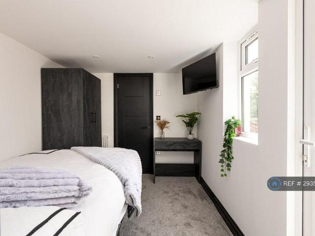 1 bedroom in a house share to rent