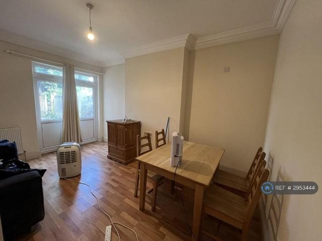 1 bedroom in a house share to rent