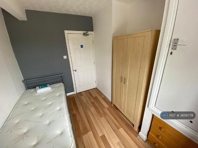 1 bedroom in a house share to rent