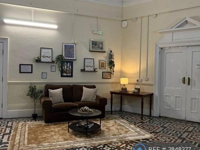 1 bedroom in a house share to rent