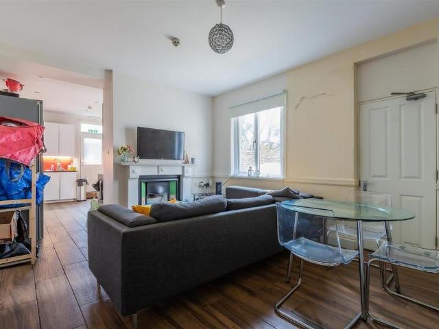 1 bedroom in a house share to rent