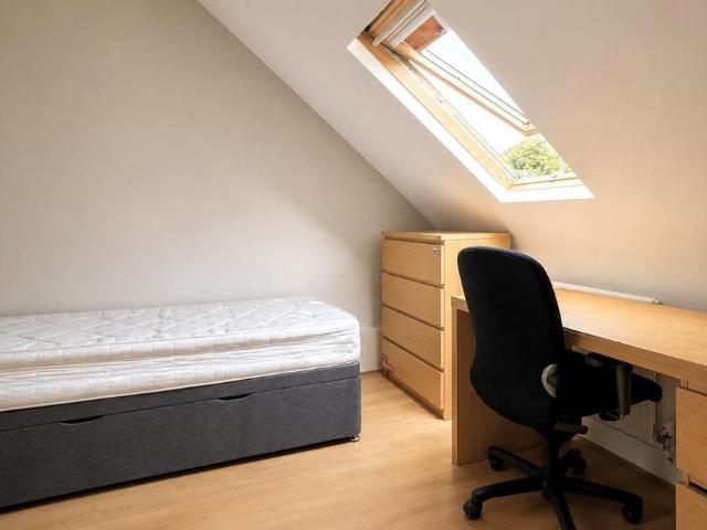1 bedroom in a house share to rent