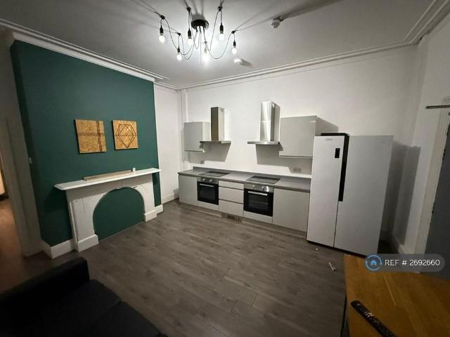 1 bedroom in a house share to rent
