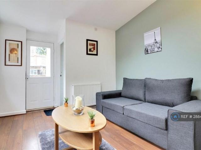 1 bedroom in a house share to rent