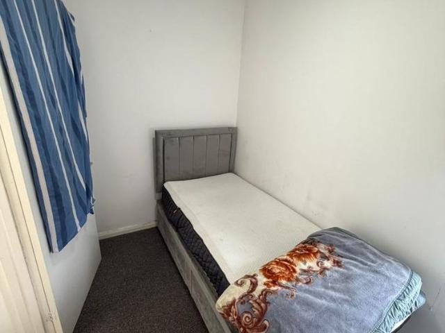1 bedroom in a house share to rent