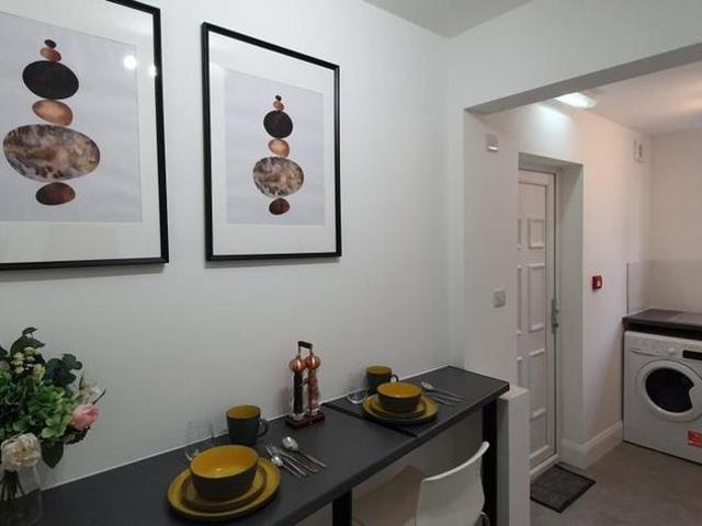 1 bedroom in a house share to rent
