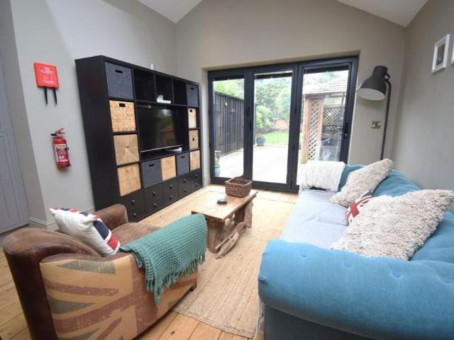 1 bedroom in a house share to rent