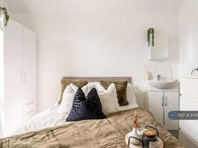 1 bedroom in a house share to rent