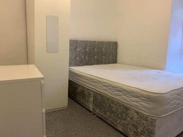 1 bedroom in a house share to rent