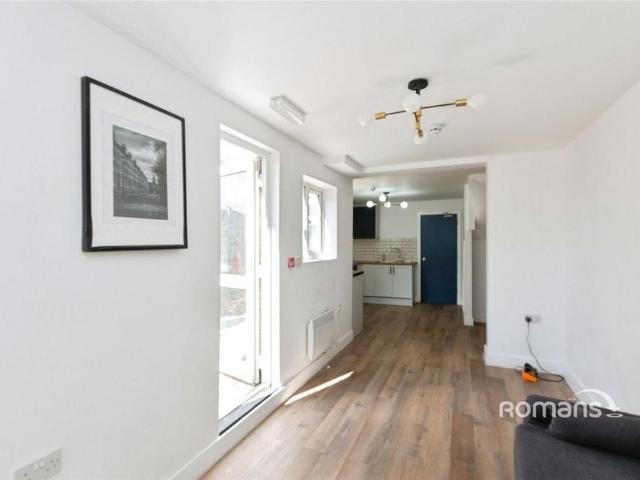 1 bedroom in a house share to rent