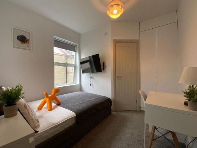 1 bedroom in a house share to rent