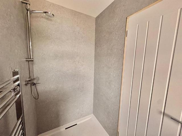 1 bedroom in a house share to rent