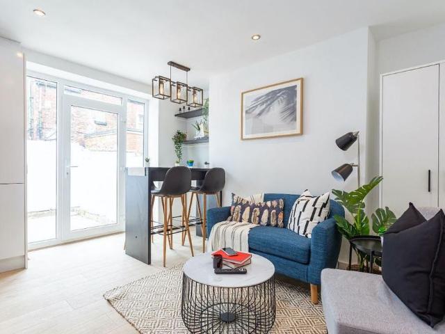 1 bedroom in a house share to rent